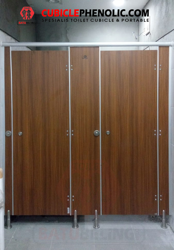 Kontraktor Partisi Toilet PVC Kualitas #1 - CubiclePhenolic.com